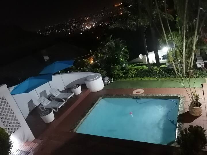 81 Manor Family Room With Two Bedroom House - Durban