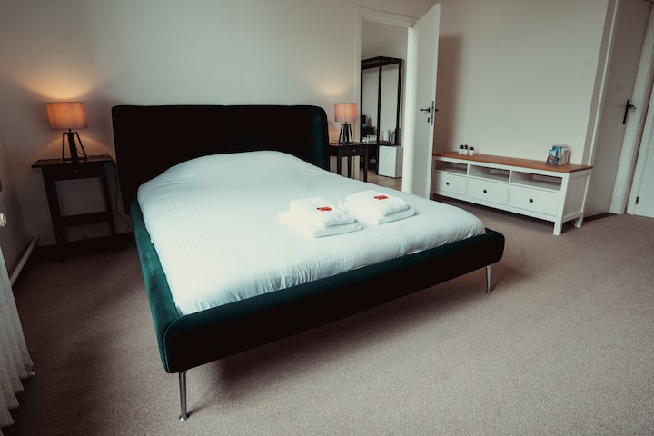 Romy&travis | 2 Bedrooms And Bathrooms | - Bruges
