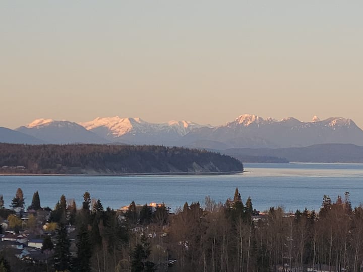 Falcon View: Spectacular Ocean And Mountain Views - Campbell River