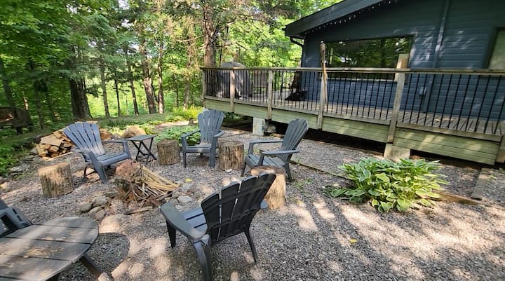 The Woodland Cottage Retreat - Huntsville