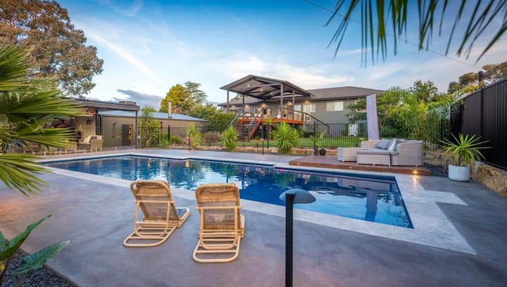 Blueberry Cottage -A Pool,a Kids Play Area &House - Canberra