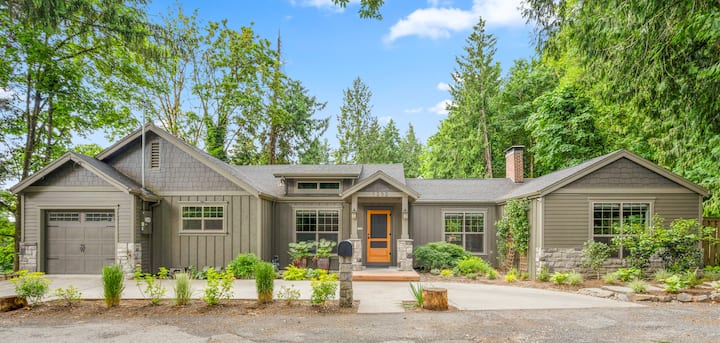 Upscale Home In The Trees On A Hill, Yet Very Close To Downtown - Portland, OR