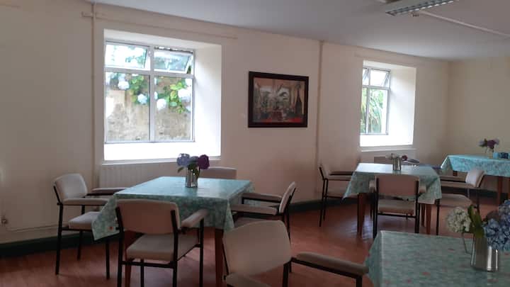 Large Ensuite - Sleeps Three In Stunning West Cork - Skibbereen