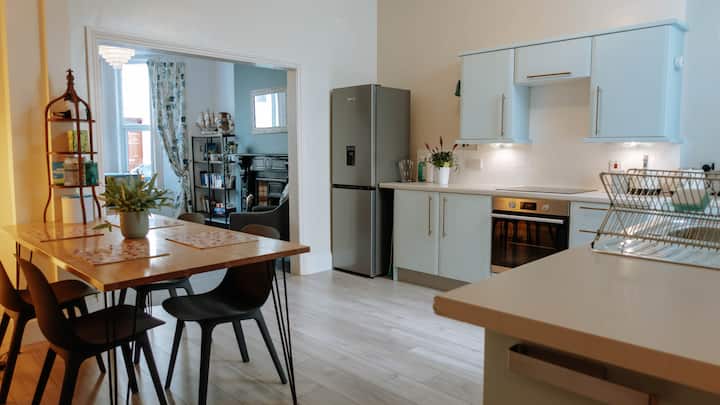 1 Bed Apt (Sleeps 4) Seconds From The Seafront - Plymouth