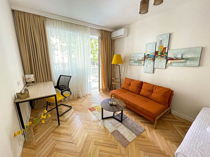Stylish 5⭐ 1br Apt ☆Balcony ☆Queen Bed ♥ Saburtalo - Georgia