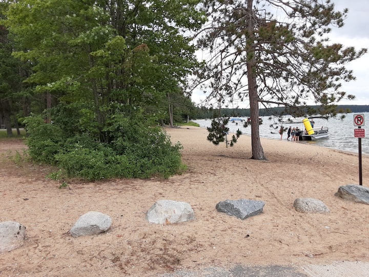 Lovely Cottage - Higgins Lake, MI