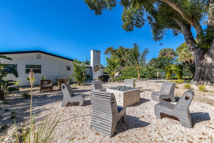 Huge - Sleeps 16 | 4 Min To Beach | Pool Table | - Anna Maria, FL