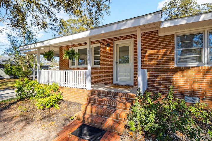 Wooded Side Oak Island Brick House With 3 Bedrooms - Bald Head Island, NC