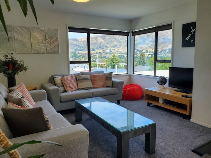 George's House: Town Centre, Amazing Views, Warm & Pet Friendly - Wanaka
