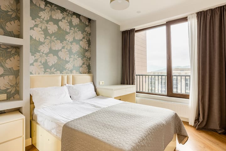 2 Badroom Apartment With Balcony Near The Park - Tbilisi