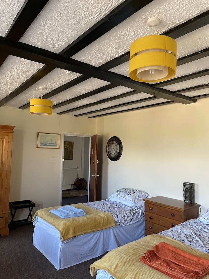 Twin Room Getaway - Steyning
