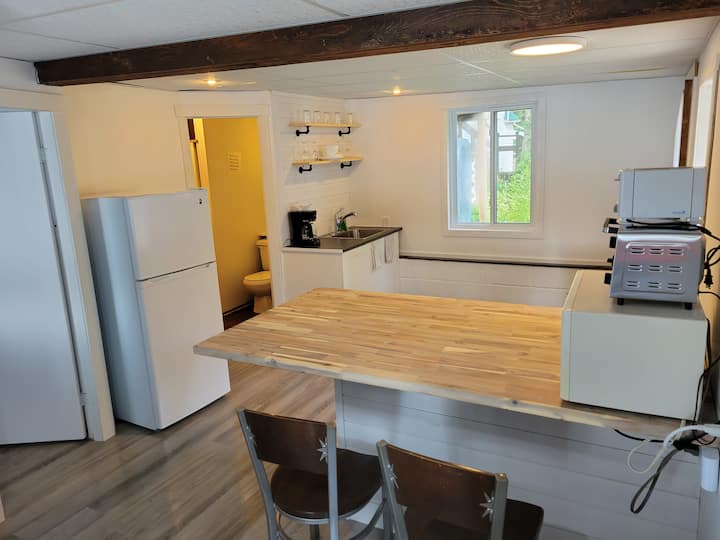 Ash: Adorable 1 Bedroom Suite With Water View: - Kingston, Canada