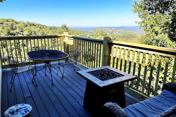 Beau Ciel (Beautiful Sky) Chalet - Gatlinburg, TN