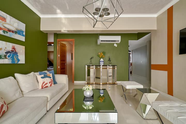 Central Lux Apt, King Bed, Jacuzzi, Gym. - Santo Domingo