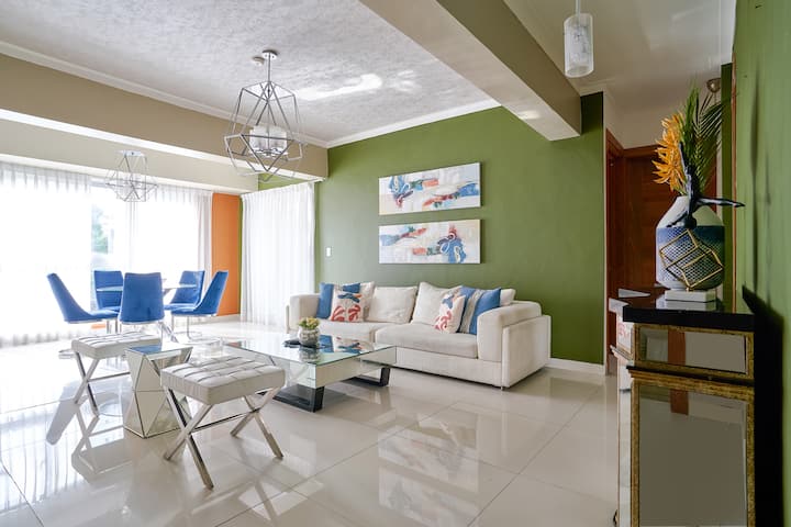 Central Lux Apt, King Bed, Jacuzzi, Gym. - Santo Domingo