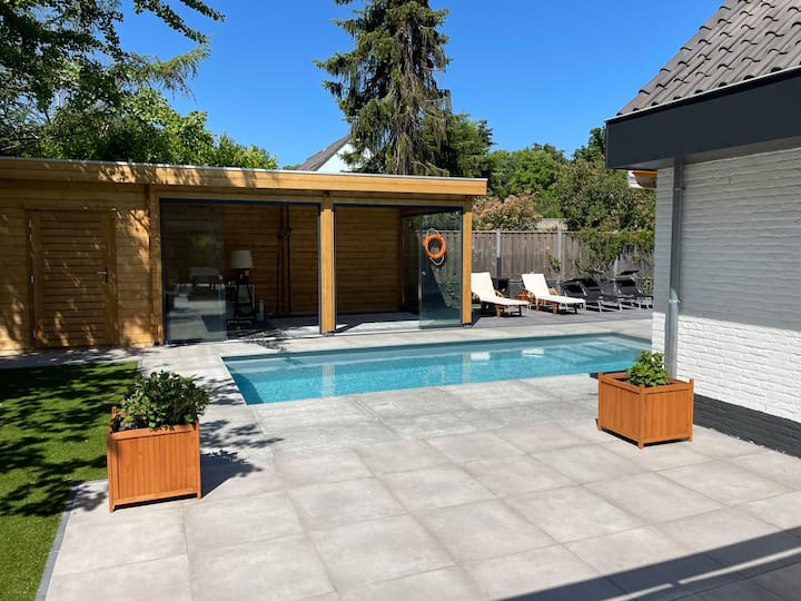 Villa In Aerdenhout With Private Pool - Hillegom