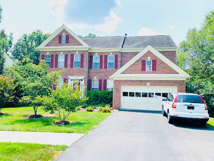Bright, Beautiful Private Home! - Germantown, MD