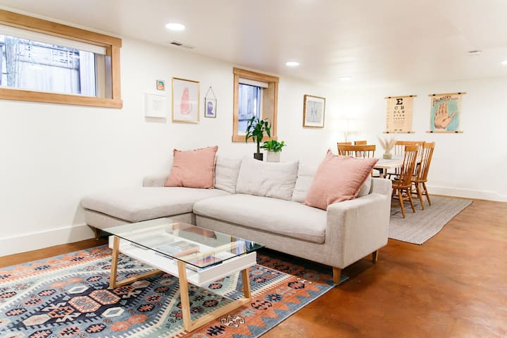 Modern And Fully Renovated Two Bedroom Apartment - Portland, OR