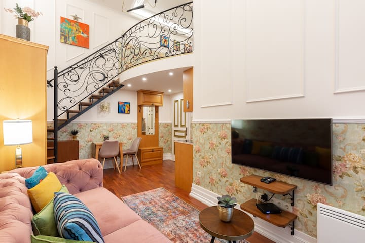 St. Stephen Square At Your Doorstep - Budapest