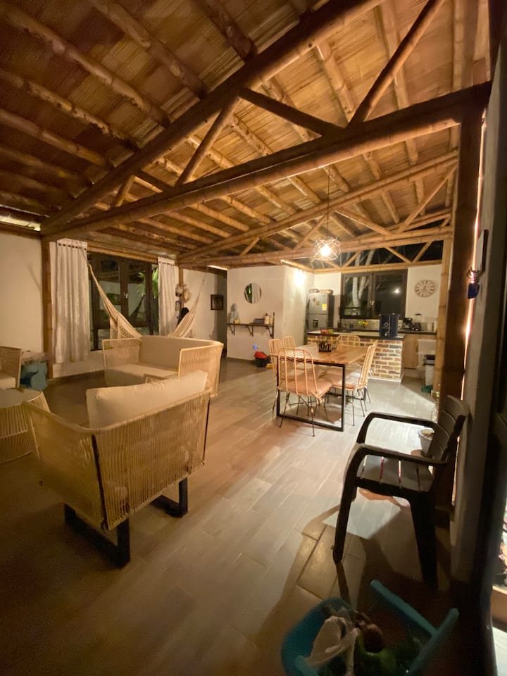 Entre Arboles, Ecolodge Casa , Piscina Privada - Villeta
