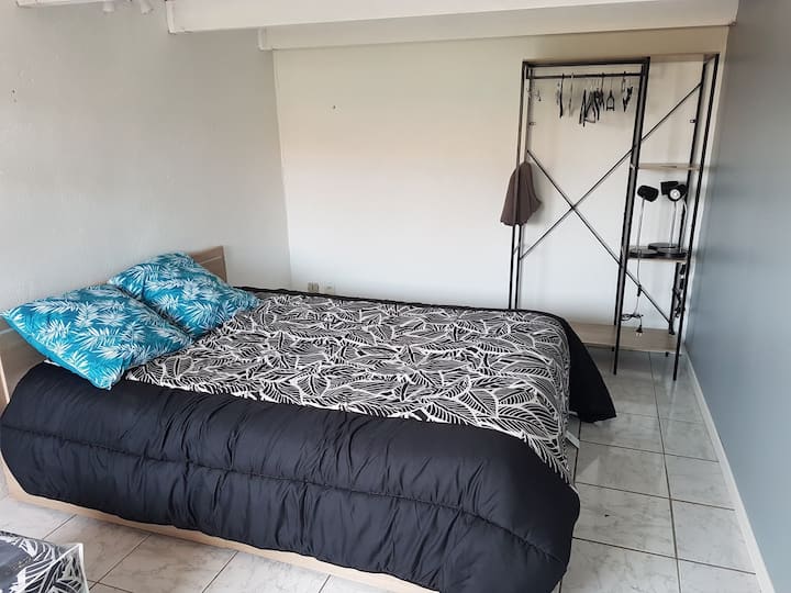 Chambre Dans Gite De 3 Places, Une Chambre Lit 140 - Île d'Aix