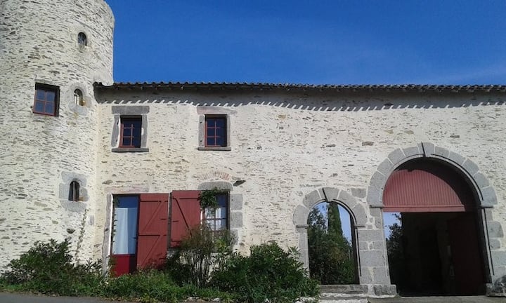 La Tour Des Laudes
Chambre De La Fée - La Chataigneraie