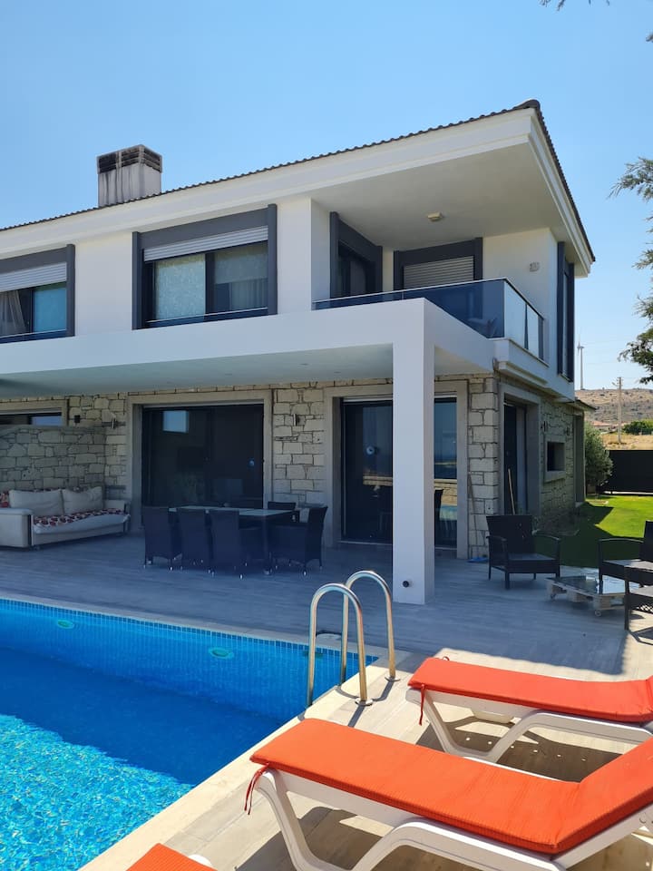 Villa De-lale Mit Privat Pool Und Traum Ausblick - Alaçatı
