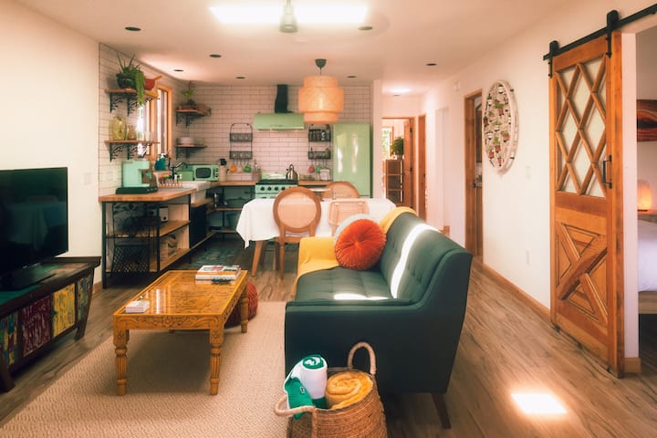Rosa's Cottage At Orkney Lane - Encinitas, CA