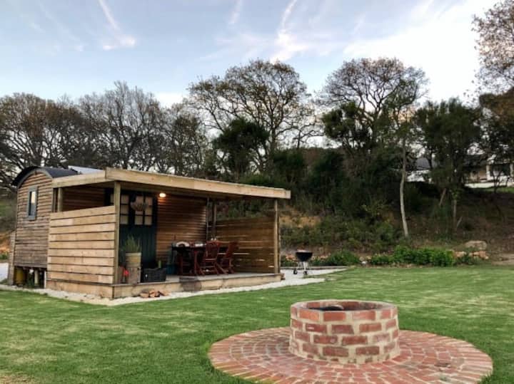 Shepherds Hut Surrounded By Apple Orchards - Caledon