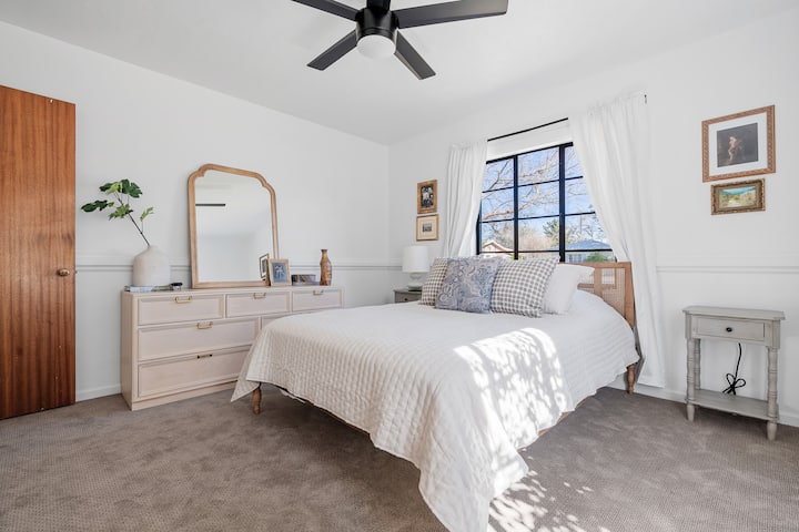 Charming 3 Bedroom Retreat In Downtown Mesa! - Mesa, AZ