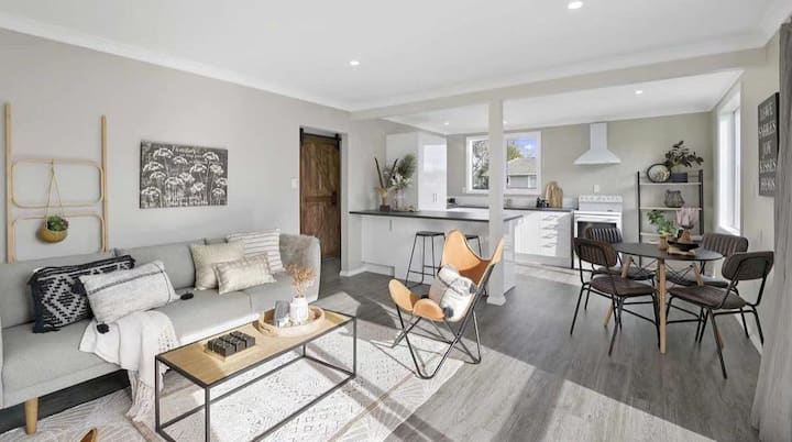 Like New-3bd - Levin