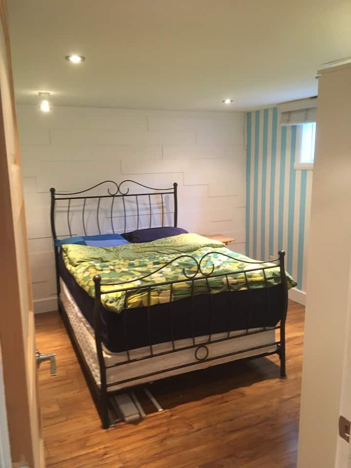 Chambre Dans Résidence Familiale, Ambiance Amicale - Laval