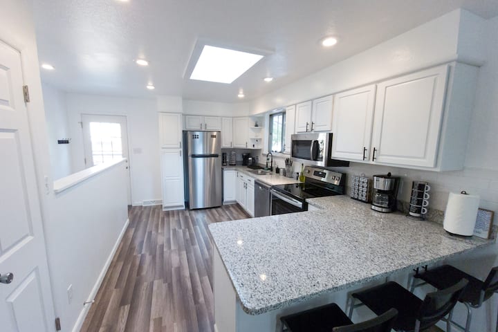 Cozy 3bed Close To Hospitals, Mountains & Downtown - Denver, CO