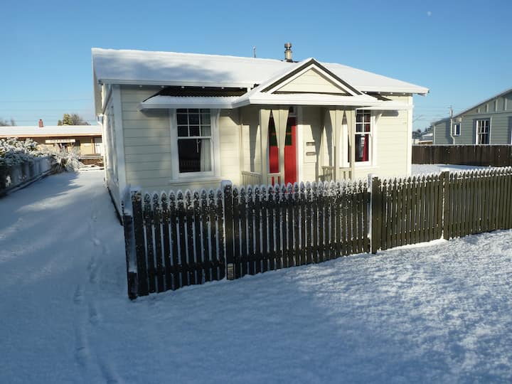 Delightful 2 -Bedroom Railway Cottage  "Kune Bach" - Mount Ruapehu