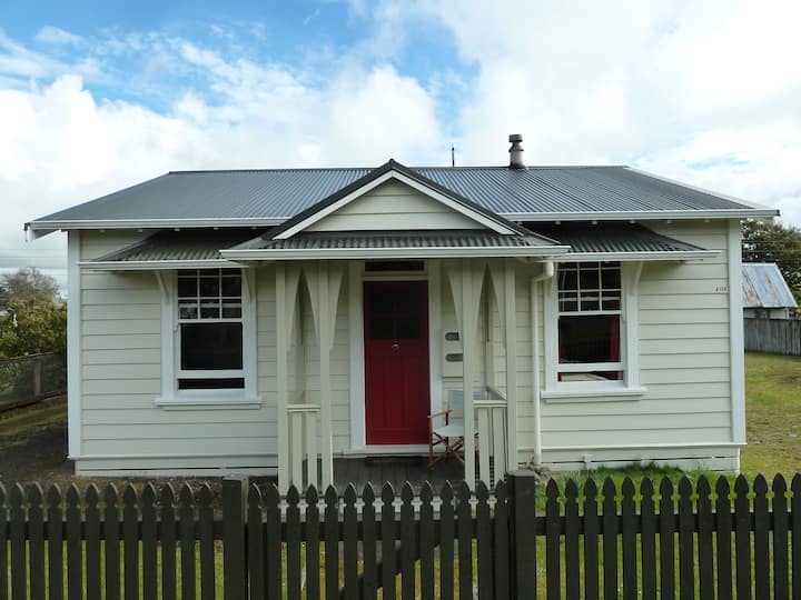Delightful 2 -Bedroom Railway Cottage  "Kune Bach" - Ohakune