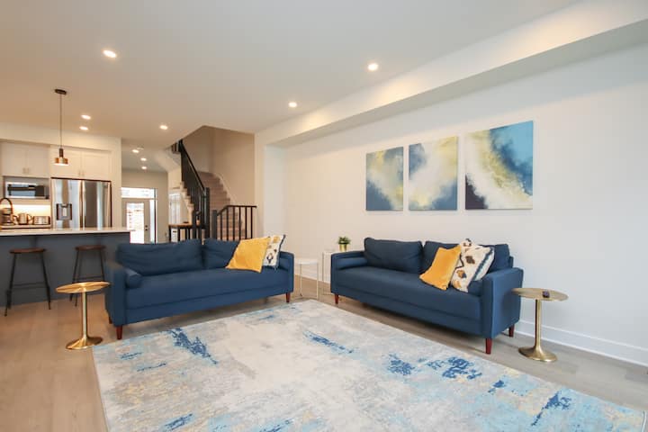 New 3 Bdrm Spacious & Modern Townhome With Yard - Ottawa