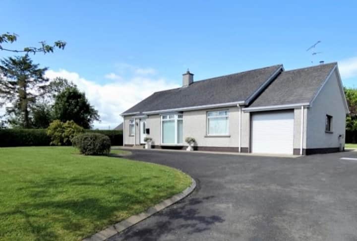 Spacious Three Bedroom  Home With Indoor Fire - Limavady