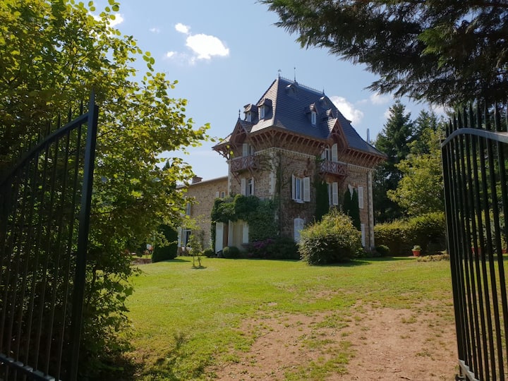 Manoir Du Xixème Dans Le Haut Beaujolais - Lac des Sapins
