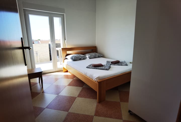 Apartment 7 - Vir