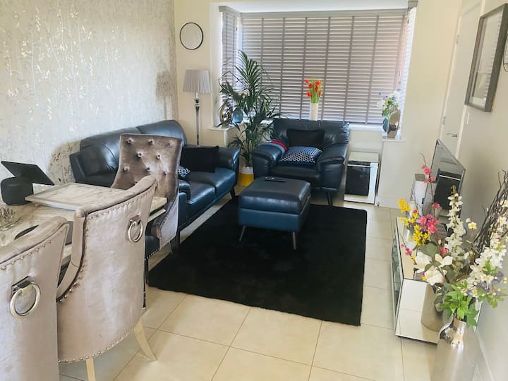 A Lovely Clean Double Bedroom With Free Parking. - Northampton
