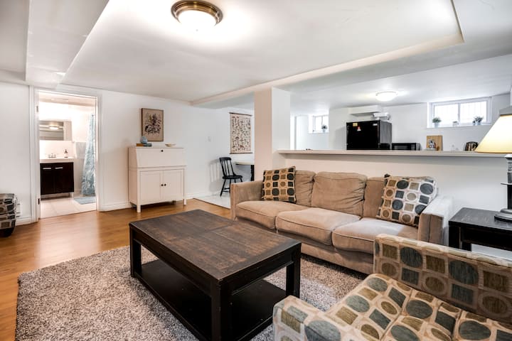 Spacious Self-contained 2 Bdrm In The Junction - Toronto