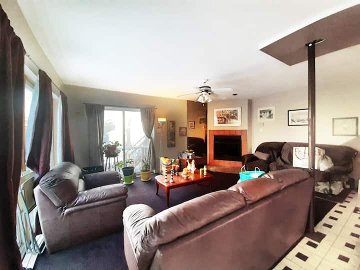 Spacious Backyard &Open Living Room 1 Bedroom Left - Dorval