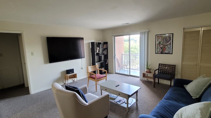Spacious 2-bedroom With Parking On Premises - State College, PA