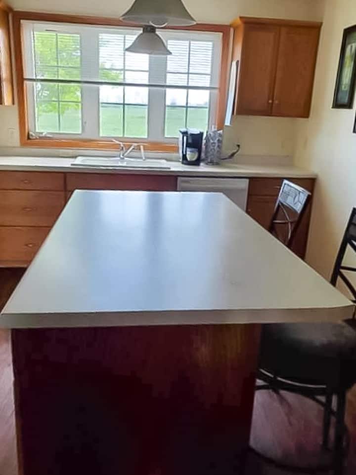 Feel At Home In This 3 Bedroom, 2 Bath Home. - Sheboygan, WI