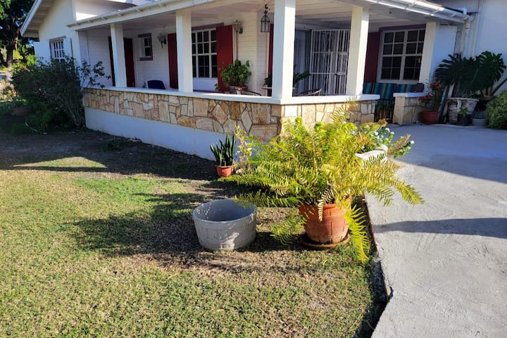 Donhenri House Hodges Bay In Antigua - Antigua and Barbuda