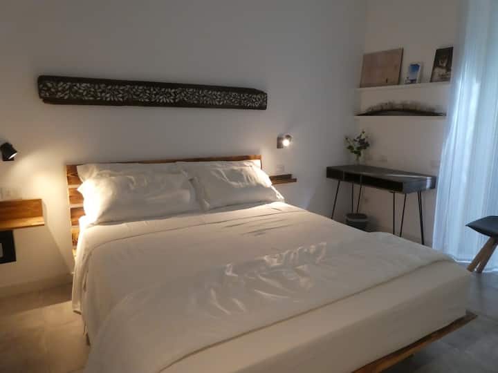 Miss Smith ~ Room With Private Bath - Cagliari