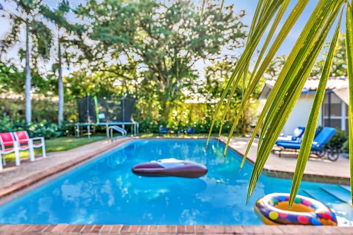 Spacious 6br Villa, Private Pool + 3 Master Suites - Hollywood, FL