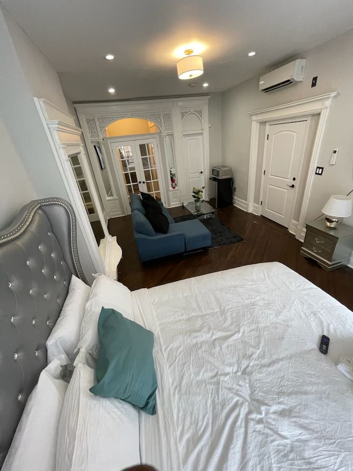 Brand New Sunny Large Space Near Museum & Park. - Queens, NY