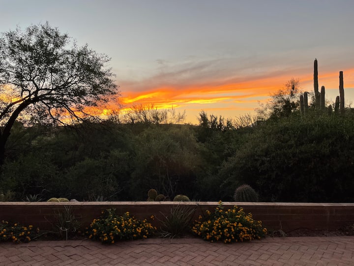 Stylish Home With View In The Catalina Foothills - Tucson, AZ