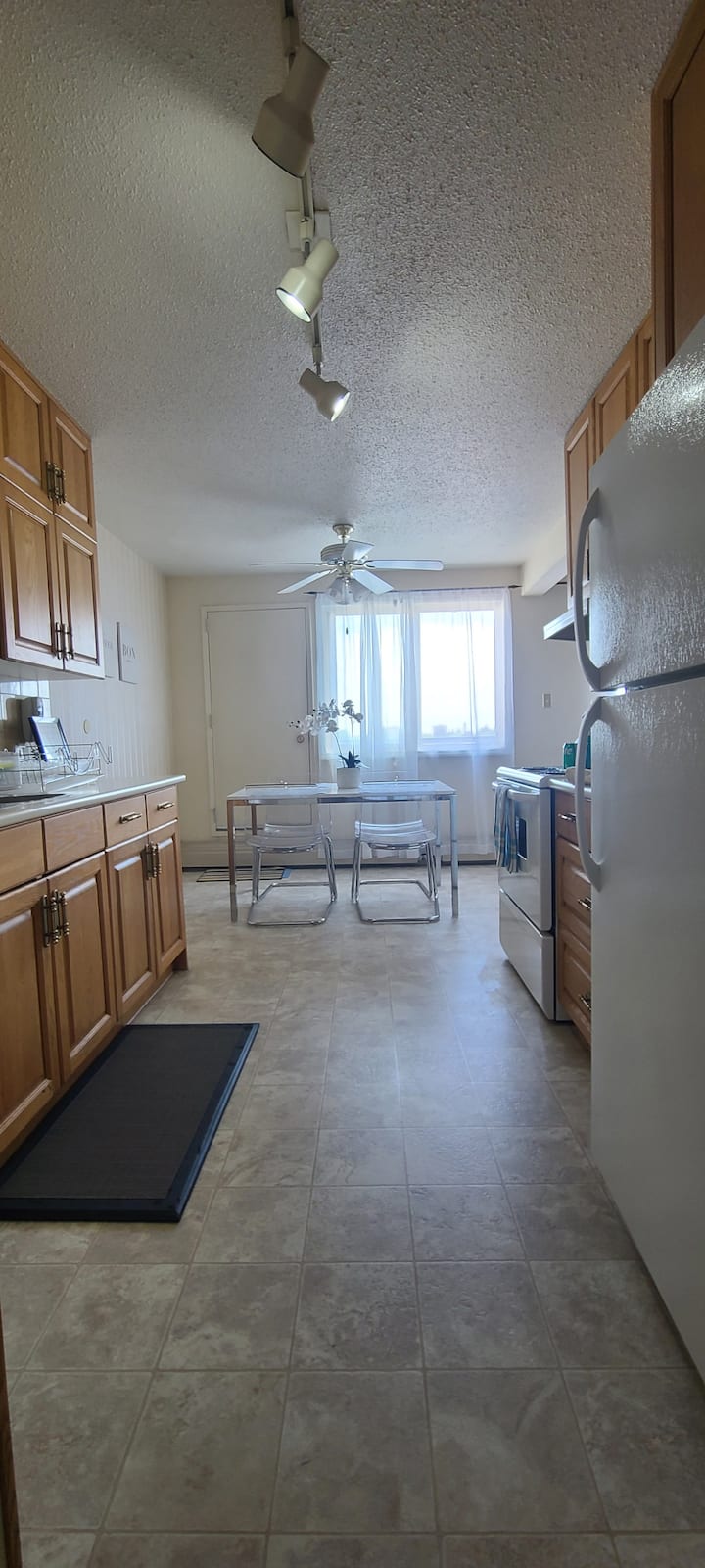 Right Next To West Edmonton Mall With Free Parking - Edmonton, Canada